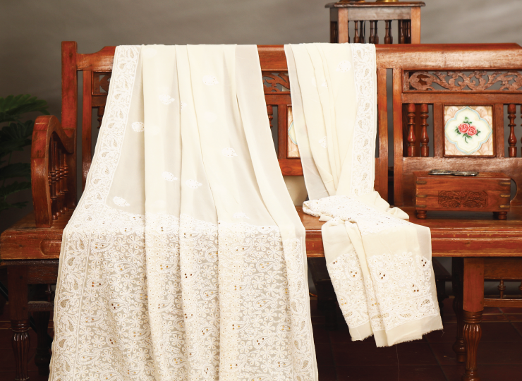 How to style a white saree
