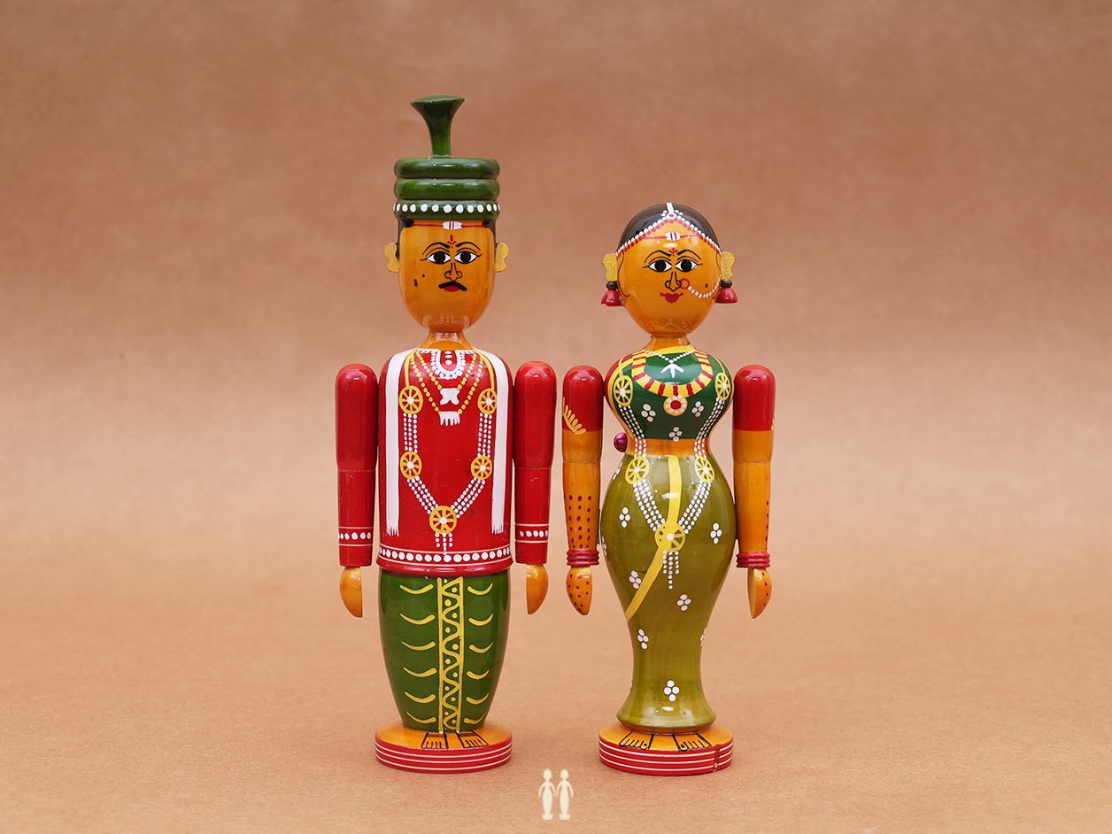 Wooden Handicraft Wedding Doll Set For Showpiece